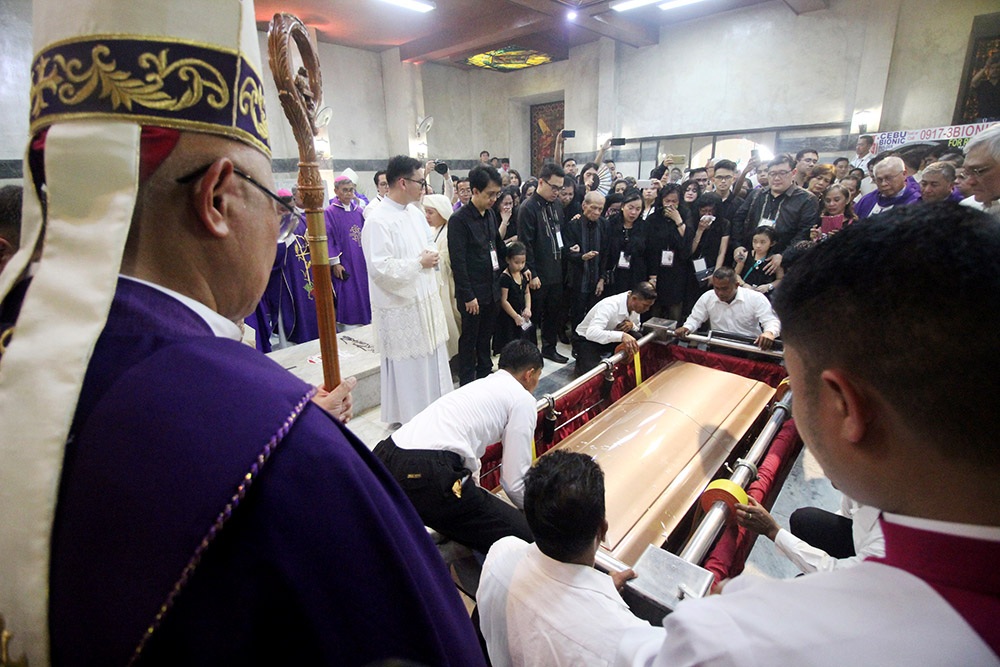 Cardinal Vidal laid to rest after huge funeral | CBCPNews