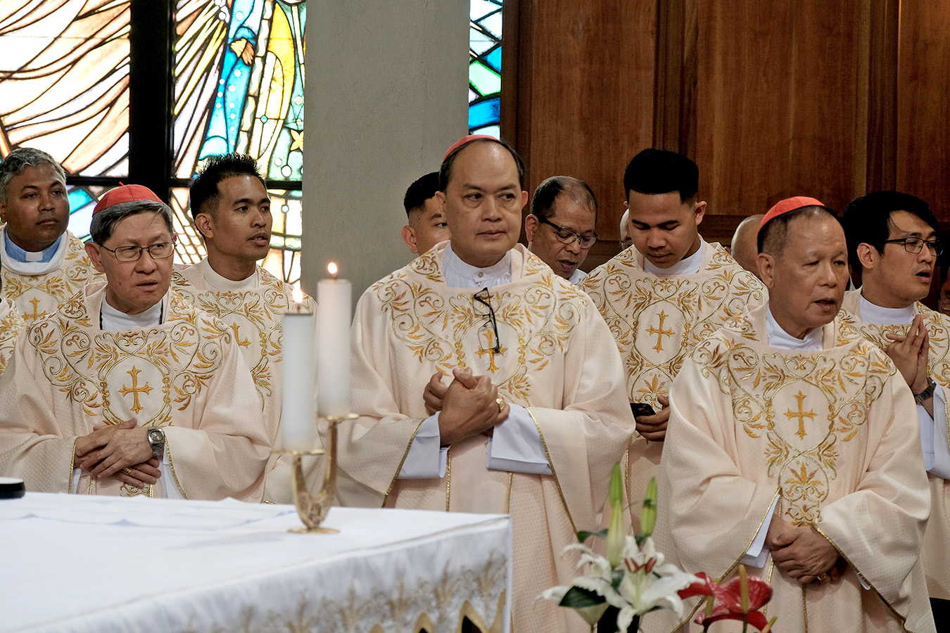 3 Filipino cardinals concelebrate Mass for Pinoys ahead of conclave ...