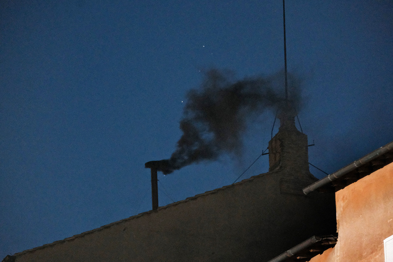 Black smoke rises from Sistine Chapel as first conclave vote ends without new pope | CBCPNews