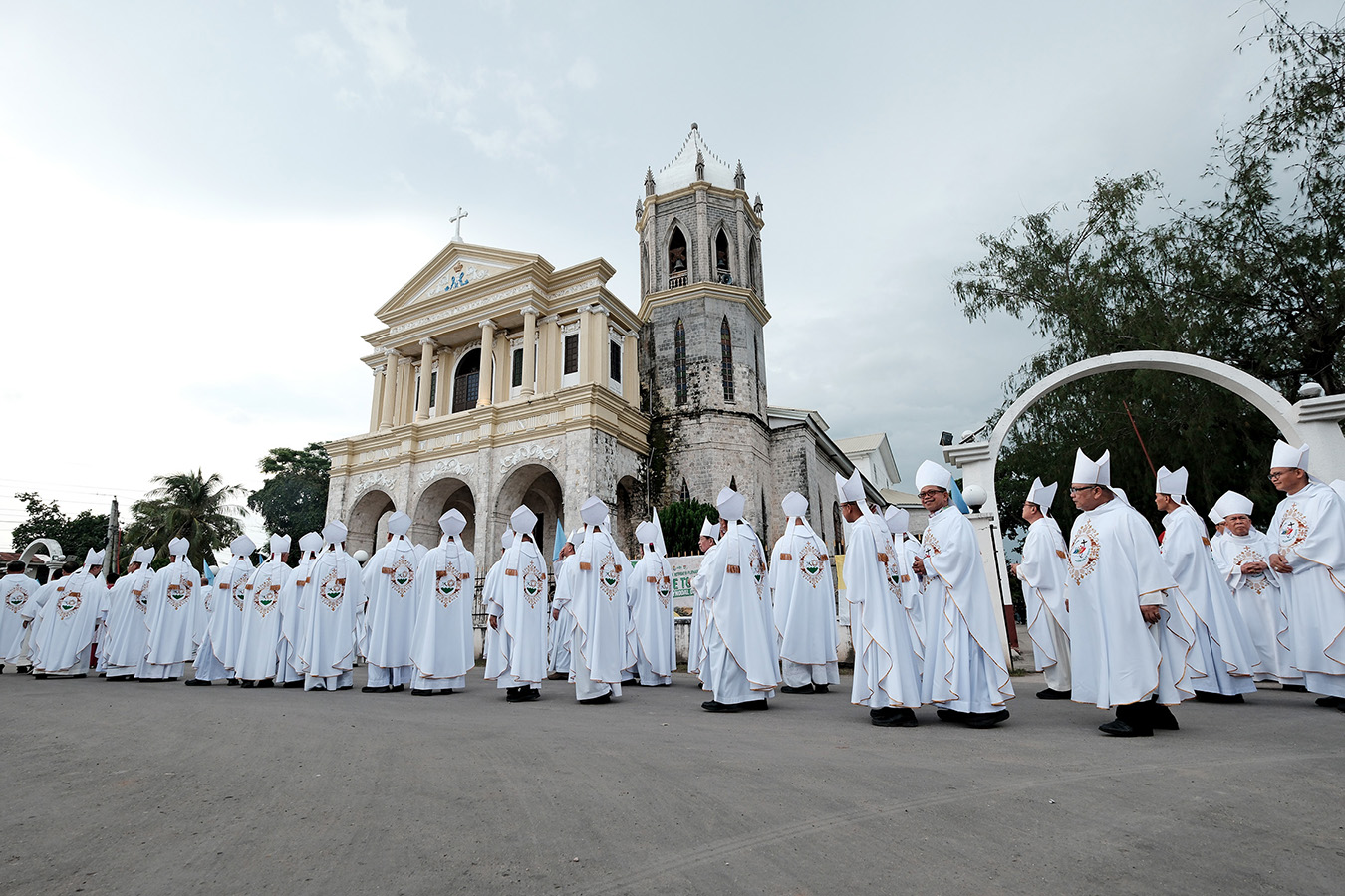 Bishops open synodal retreat in Bohol, urged to lead with mercy and ...
