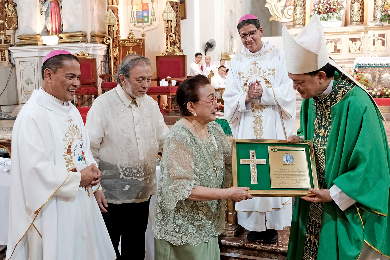 CBCP honors Batangas laywoman with highest award for church restoration ...