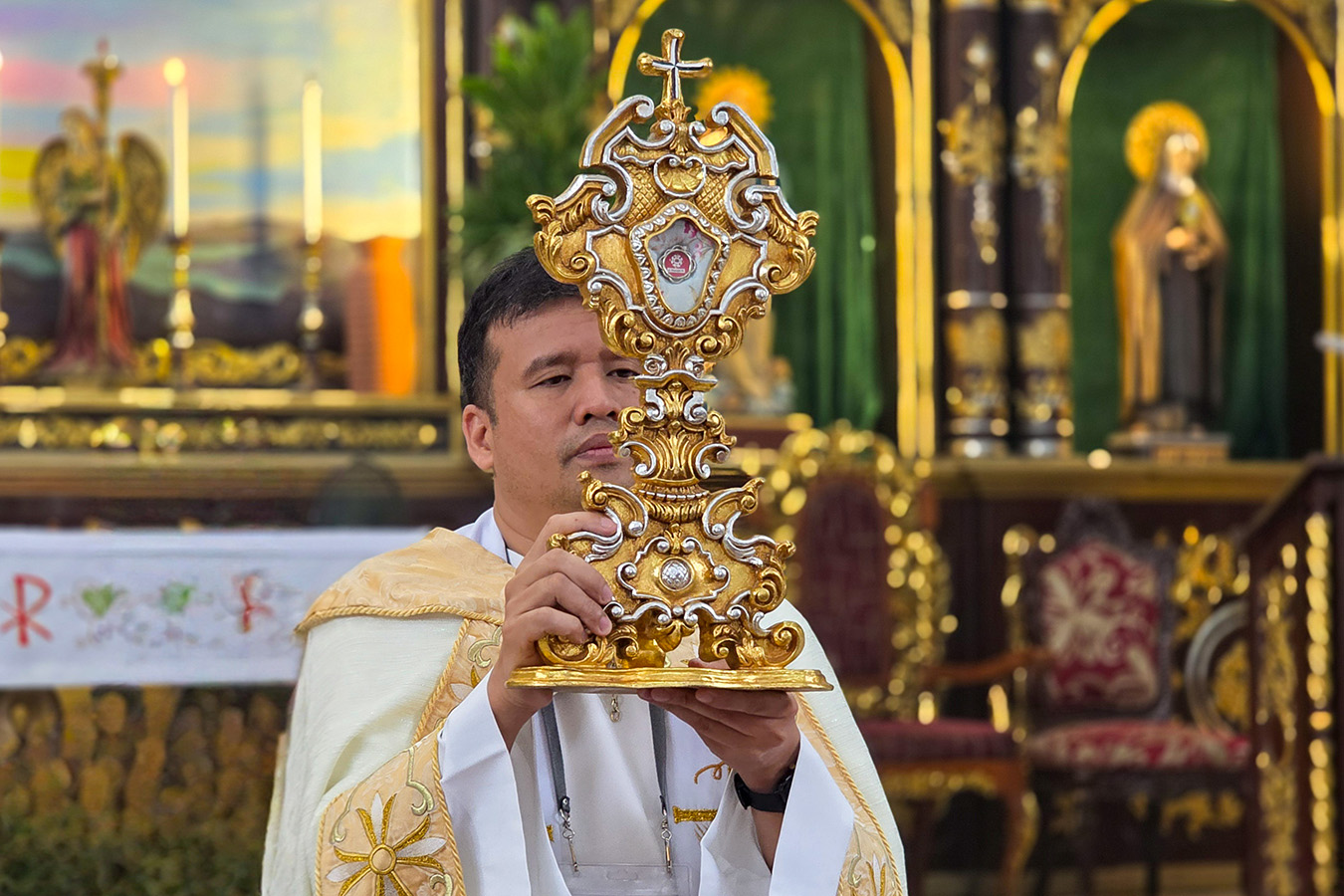 Priest urges altar servers to deepen Eucharistic devotion at St ...