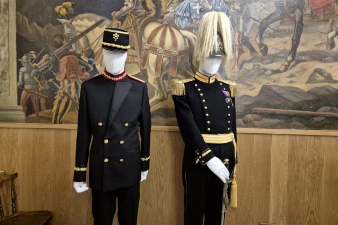 Swiss Guards, protectors of the pope, don new uniforms | CBCPNews