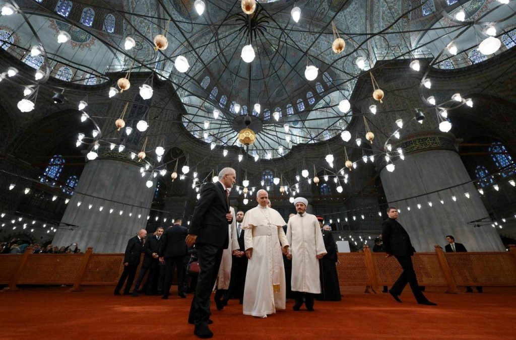 Pope Leo XIV visits emblematic Turkish mosque in sign of fraternity ...